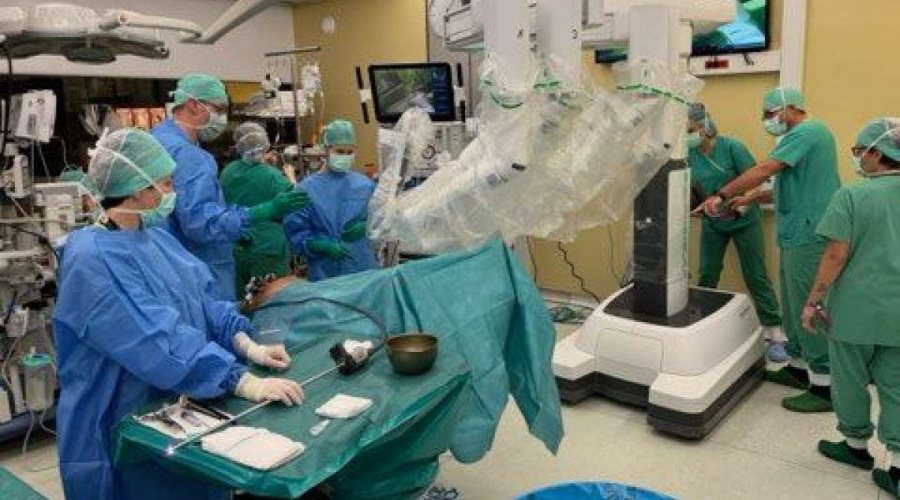 Velik dosežek v UKC Ljubljana! To je prva ginekološka operacija, ki so ...