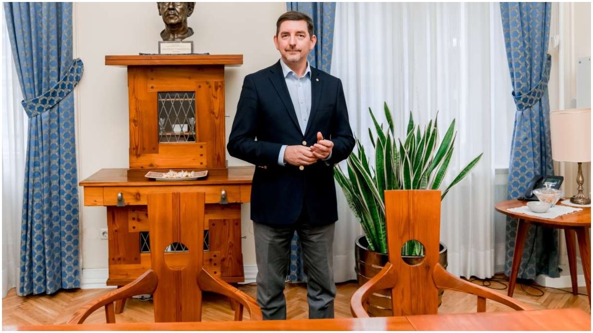 Princ Aleš iz kraljevine Pirc Musar: prvi soprog uživa v vlogi princa ...