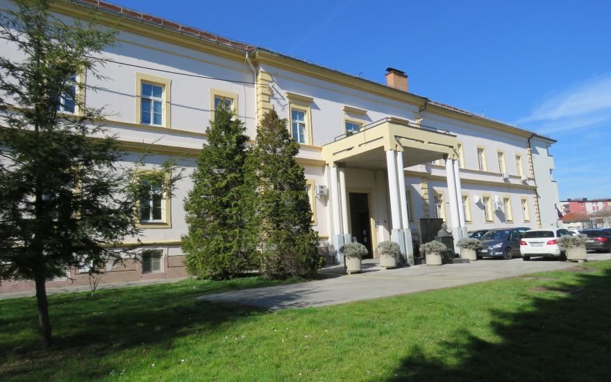 V ptujski bolnišnici odpovedali vse nenujne preglede in posege