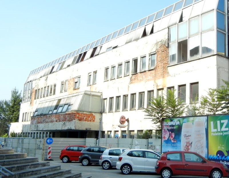 Novi trg 6 gre v prah
