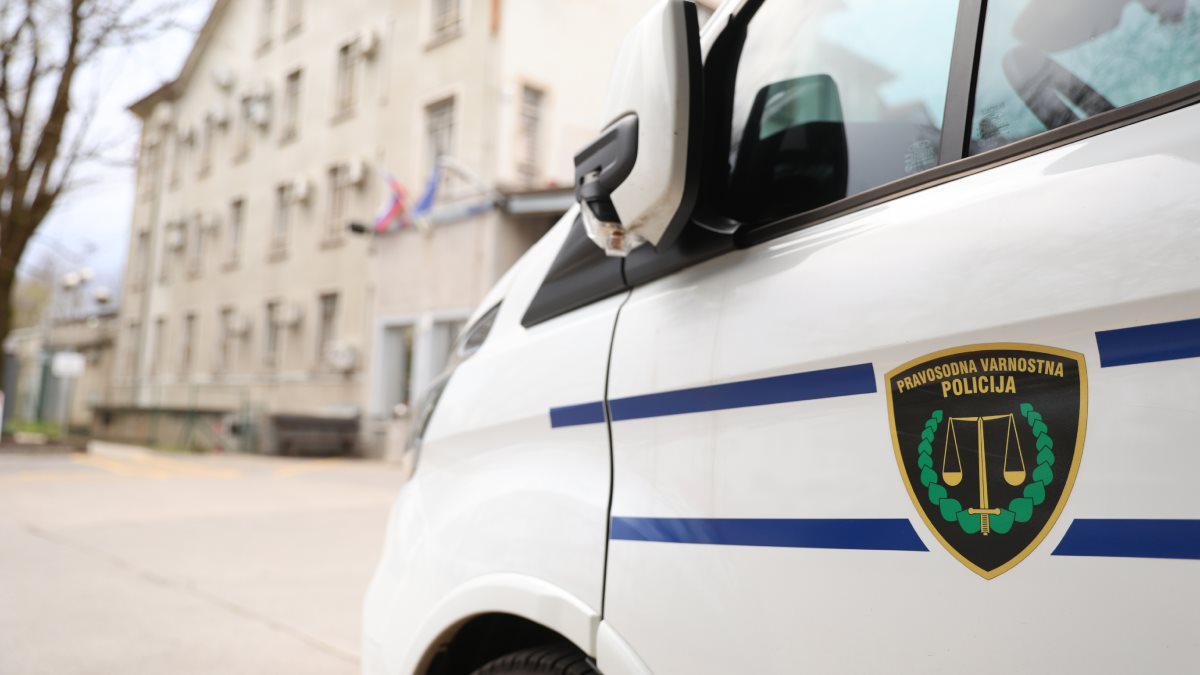 Pobegli zapornik iz Dobrunj se je sam vrnil v zapor