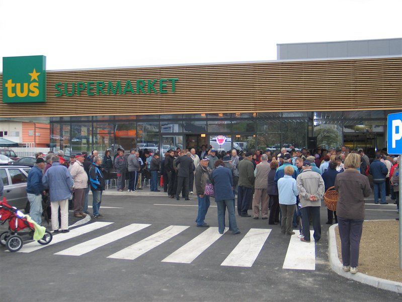 Supermarket Tuš odprt
